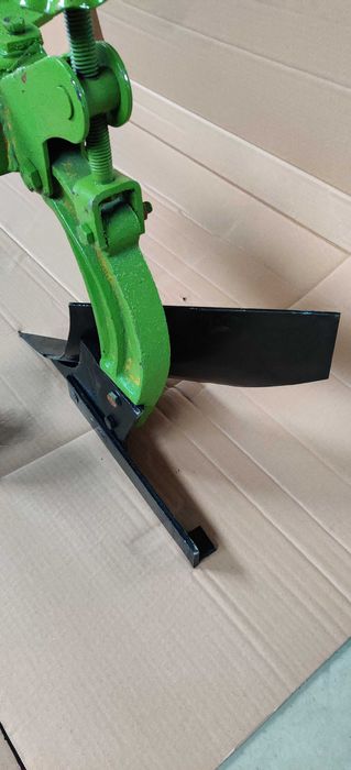 Plug cu brat reglabil si roata de copiere pentru motocultor motosapa ...