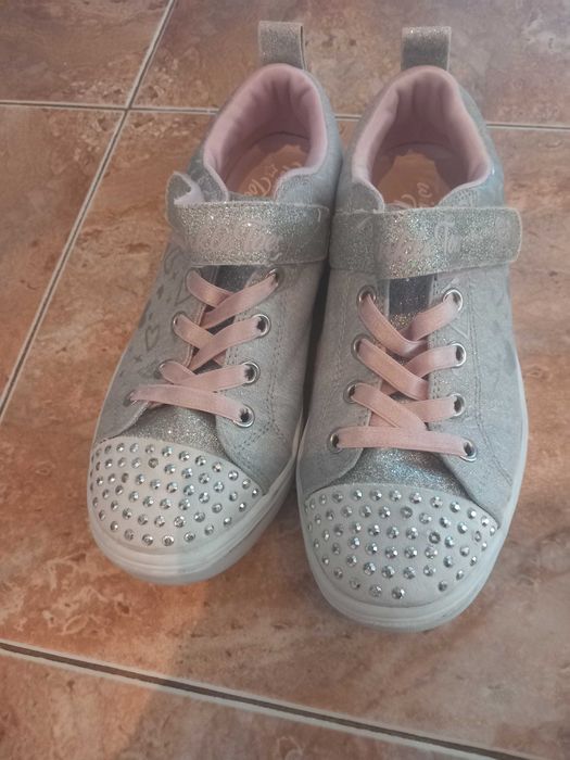 Децки обувки скечерс 35 н гр. Севлиево • OLX.bg