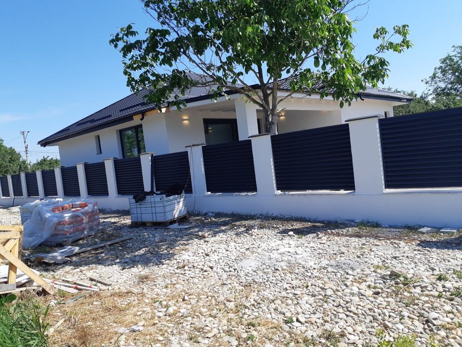 Construim la comanda dvs. garduri si porti din: - panouri stil jaluzea Bucuresti Sectorul 2 • OLX.ro