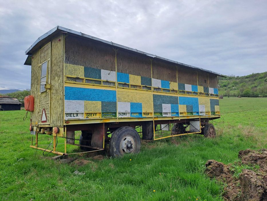 Pavilion apicol de vanzare Dobra • OLX.ro