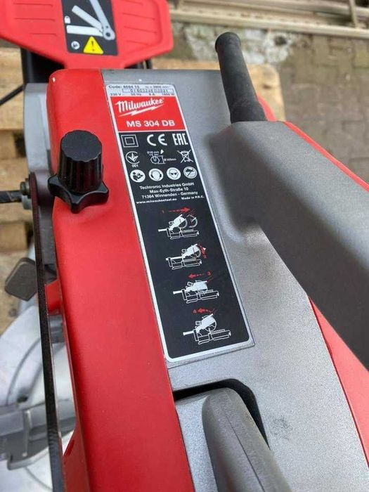 Milwaukee MS 304 DB 1800w, 305 mm Потапящ циркуляр, Пендула гр. Варна Център • OLX.bg