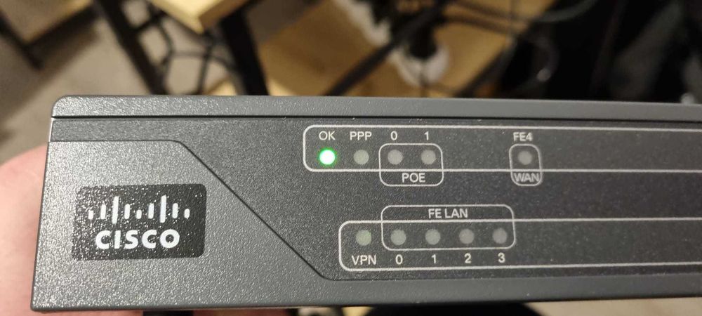Cisco C881-K9 - Router Nefolosit Iasi • OLX.ro