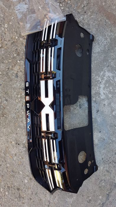 Grila bara fata Dacia Sandero stepway an 2021 2024 Fundeni • OLX.ro