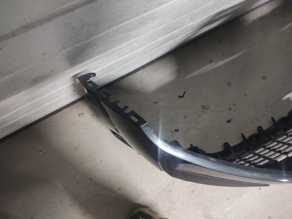 Bara fata , far stânga , trager ,traversa Sandero stepway 2021-2023 Bascov • OLX.ro