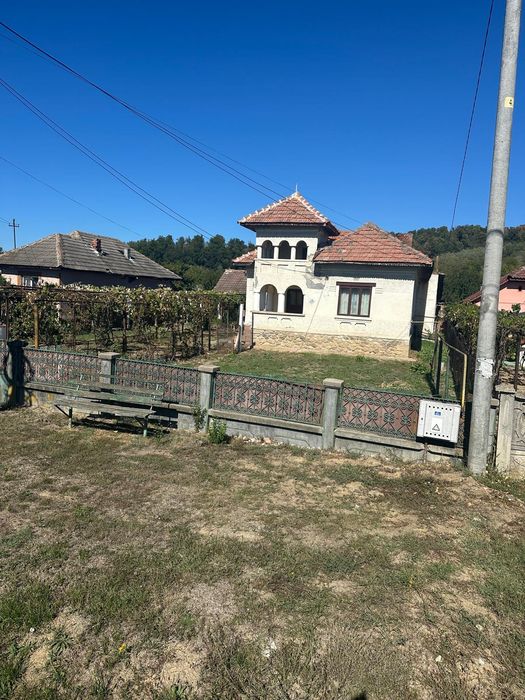 Vand casă in sat Ceauru, comuna Bălești, strada principala Ceauru • OLX.ro