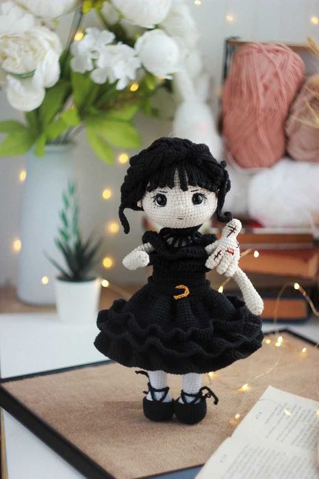Papusa crosetata Wednesday Addams (lucrata manual) Bucuresti Sectorul 6 ...