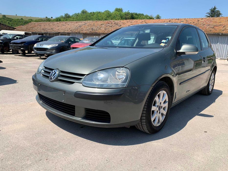 Golf 5 1.6 fsi на части с. Бъзовец • OLX.bg