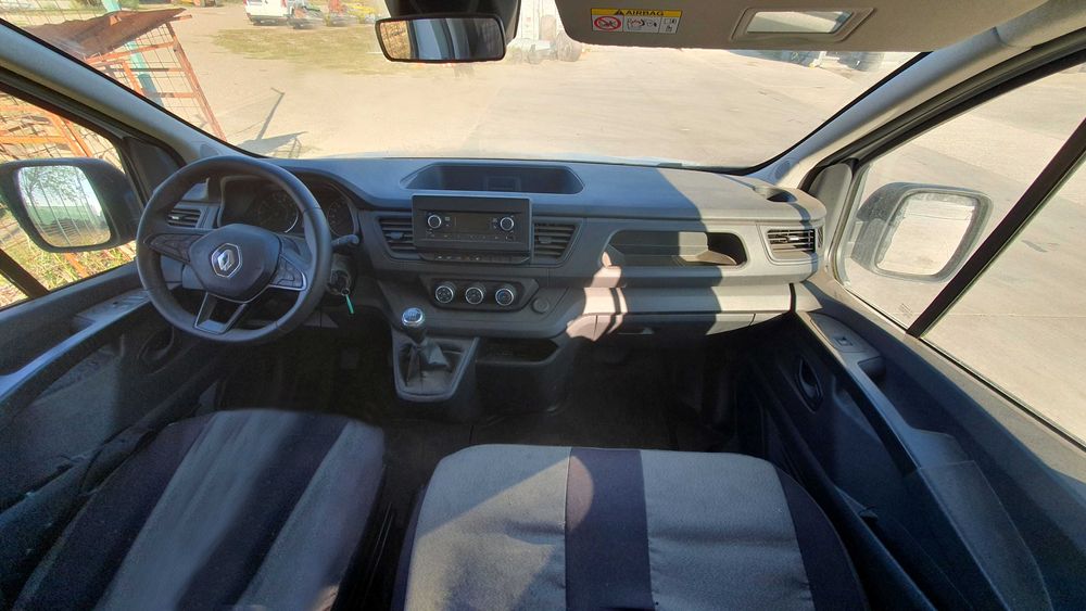 Renault Trafic 2.0dci, an 2022, 8+1 locuri, Aer Conditionat - avariat Bucuresti Sectorul 5 • OLX.ro