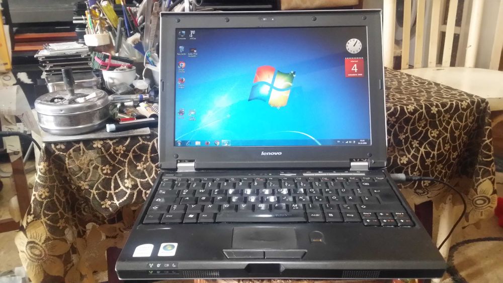 O suta de modele,laptopuri performante si ieftine,totul instalat ...