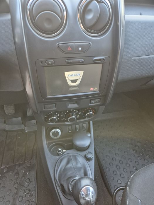 Dacia Duster facelift 1.5 dci-4x4-navi !! Bucuresti Sectorul 2 • OLX.ro