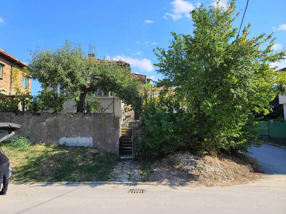 Едноетажна стара къща с двор гр Търговище Боровец • Olx Bg