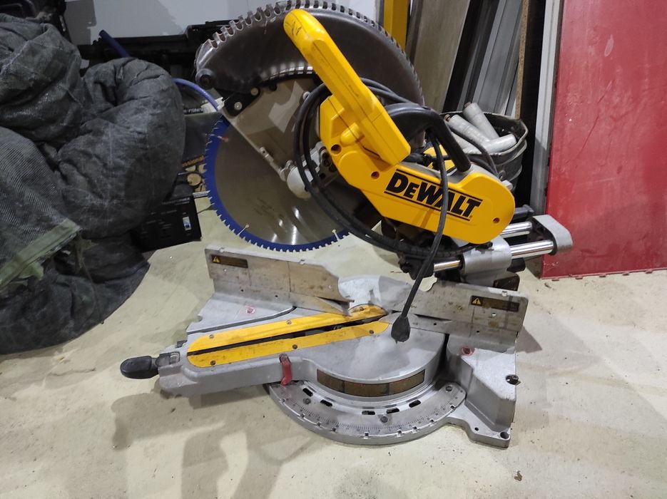 Потапящ циркуляр DEWALT DW718 гр. Сливен Българка • OLX.bg