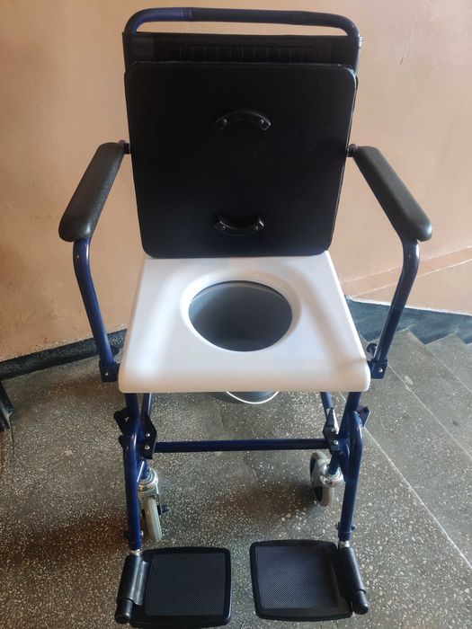 Scaun rulant cu toaletă (WC) THUASNE MOBILE COMMODE Targu-Mures • OLX.ro
