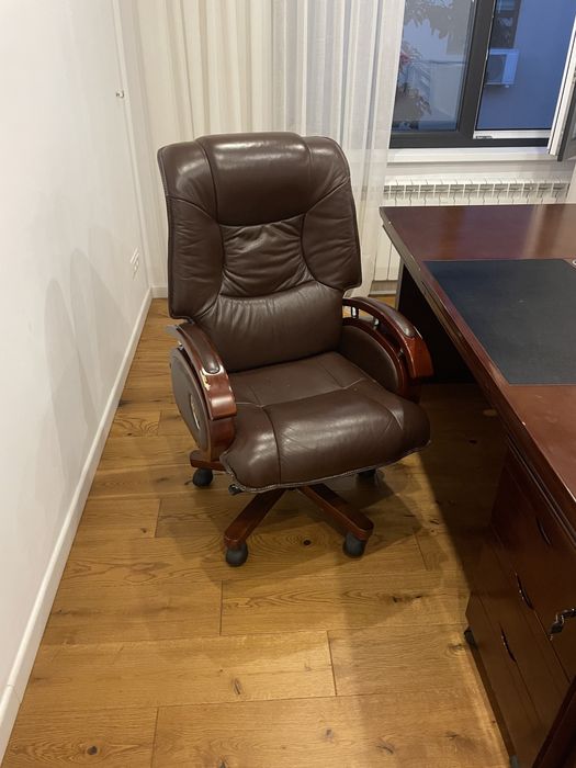 Birou (avocat notar)+ scaun+ rollbox+ comoda Bucuresti Sectorul 5 • OLX.ro