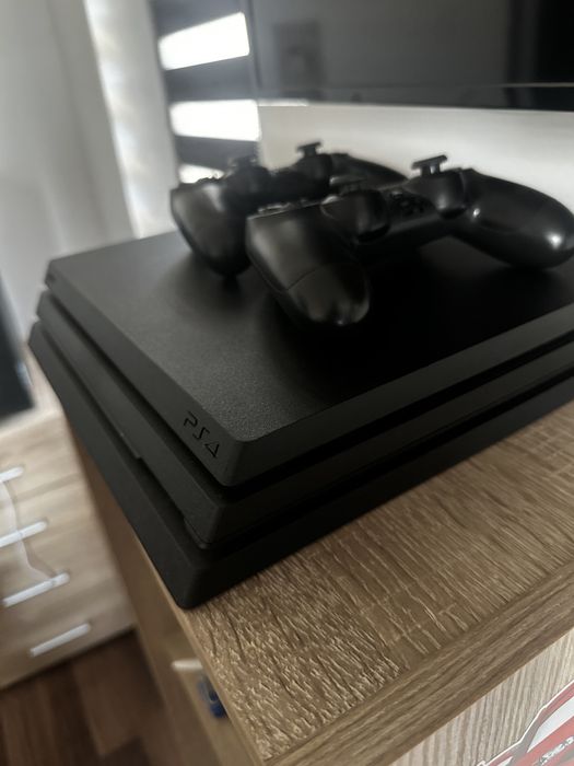 Ps4 pro cu 2 controllere si multe jocuri Valea Adanca • OLX.ro