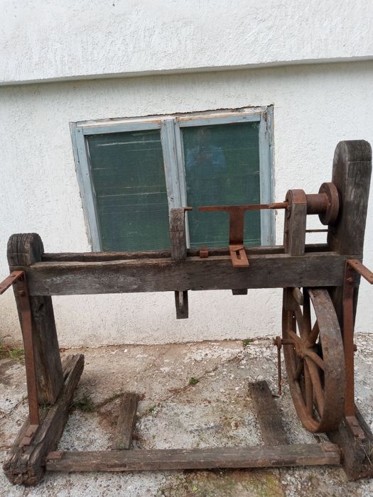 Strung tamplarie vechi de 100 de ani Costuleni • OLX.ro