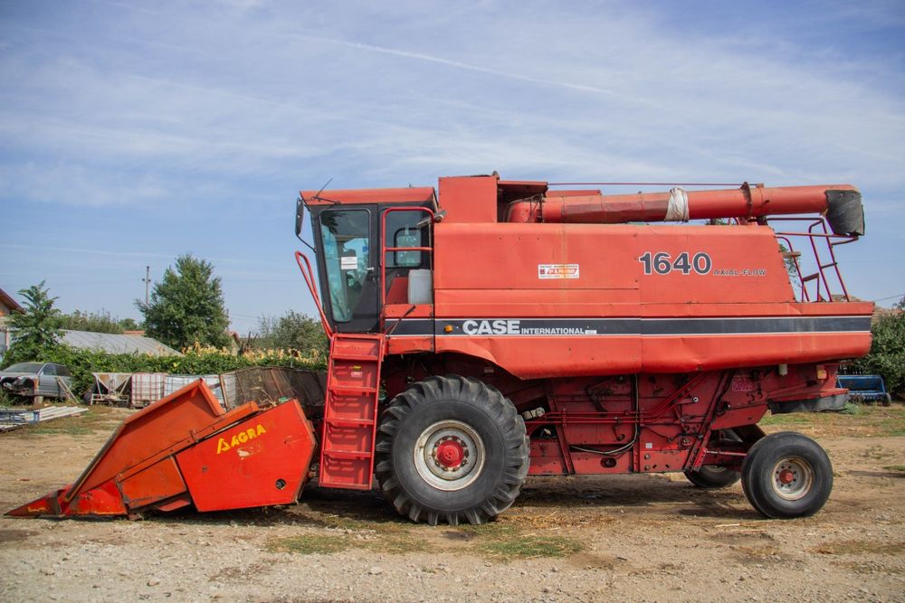 Combina Case Axial Flow 1640 Fierbinti-Targ • OLX.ro