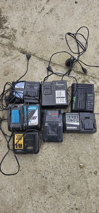 Incarcatoare dewalt, makita, Panasonic... Bacau • OLX.ro