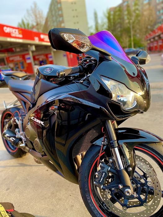 Honda CBR 1000RR SC59 Bucuresti Sectorul 3 • OLX.ro