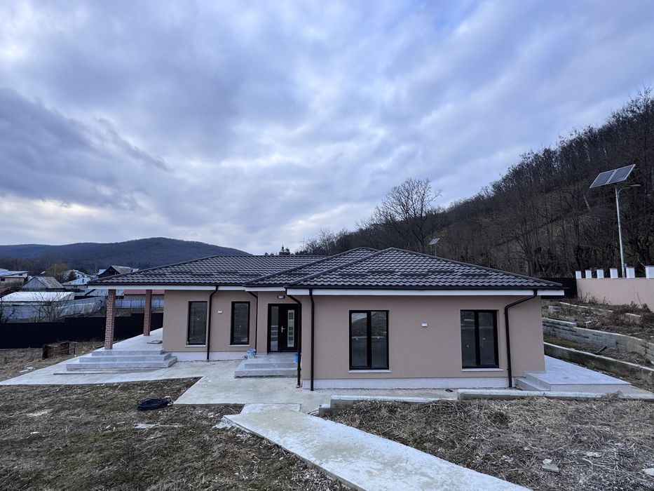 Casa in Valea Budului Bacau • OLX.ro