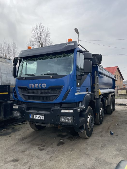 IVECO TRAKKER 8x4 autobasculanta Alexandria • OLX.ro