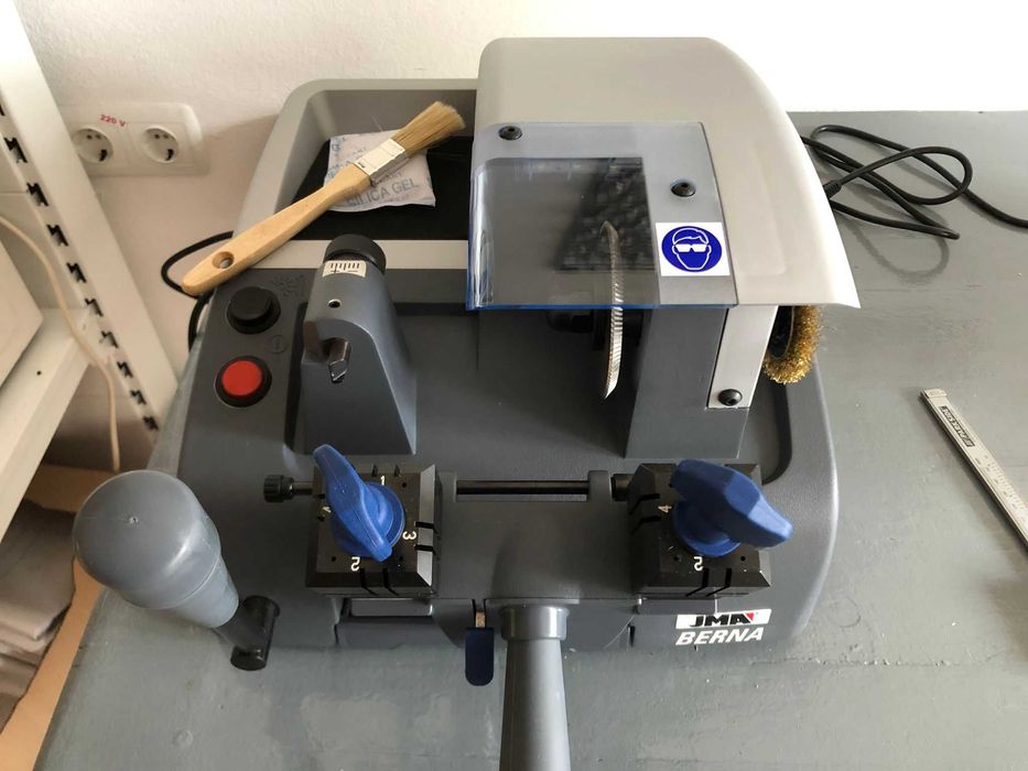 Set masini copiat chei plane si auto, cartele si taguri interfon Sebes ...