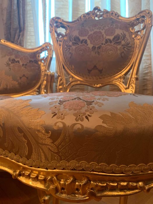 Canapea Rococo si oglinda cristal Bragadiru • OLX.ro
