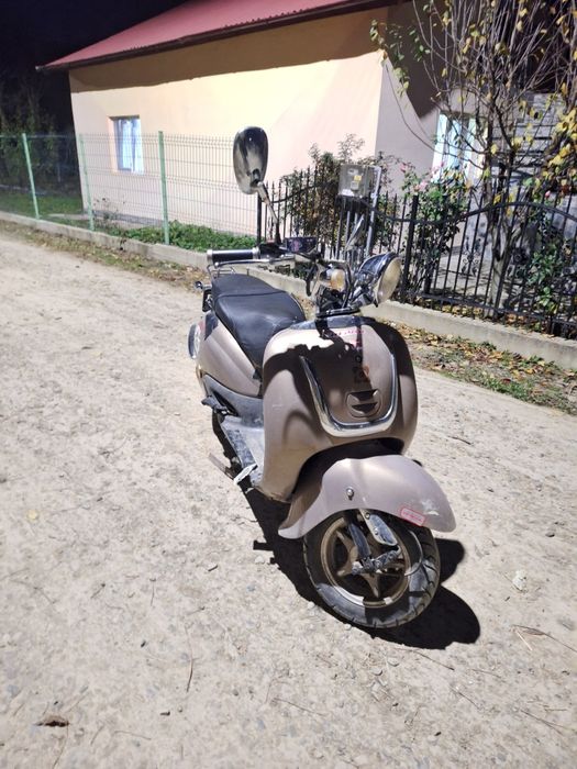 Vând/schimb scuter 80cc 4T Buda • OLX.ro