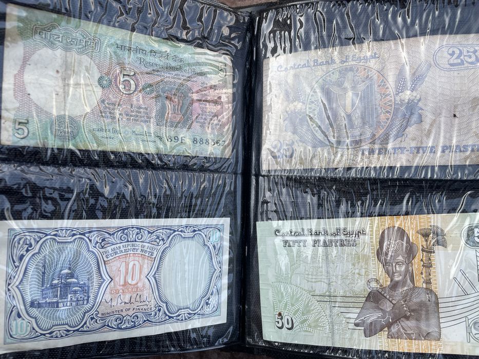 Album vechi cu bancnote internaționale vechi Bucuresti Sectorul 4 • OLX.ro