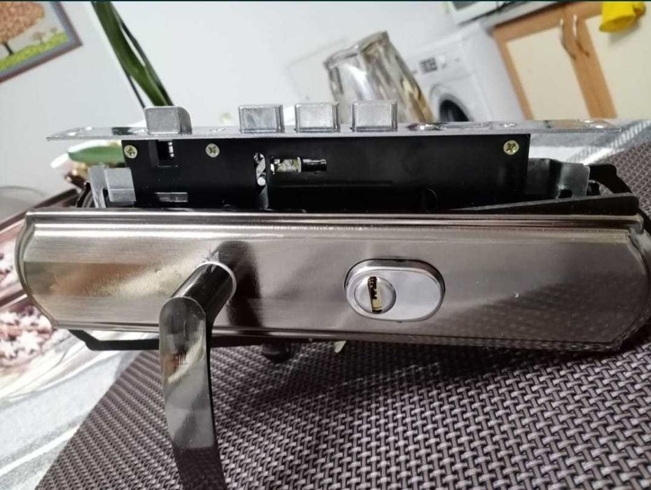 Врезной замок. Замки. Оптом и в розницу. Установка. Kaspi Red: 10 000 тг. - Замки Алматы на Olx