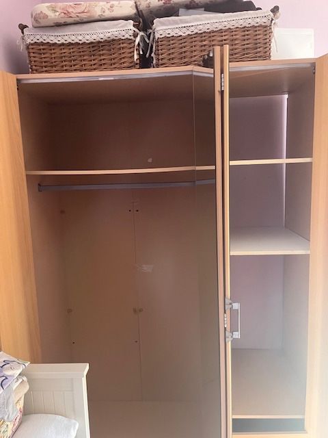 Dulap Mobexpert 3 usi Bucuresti Sectorul 3 • OLX.ro