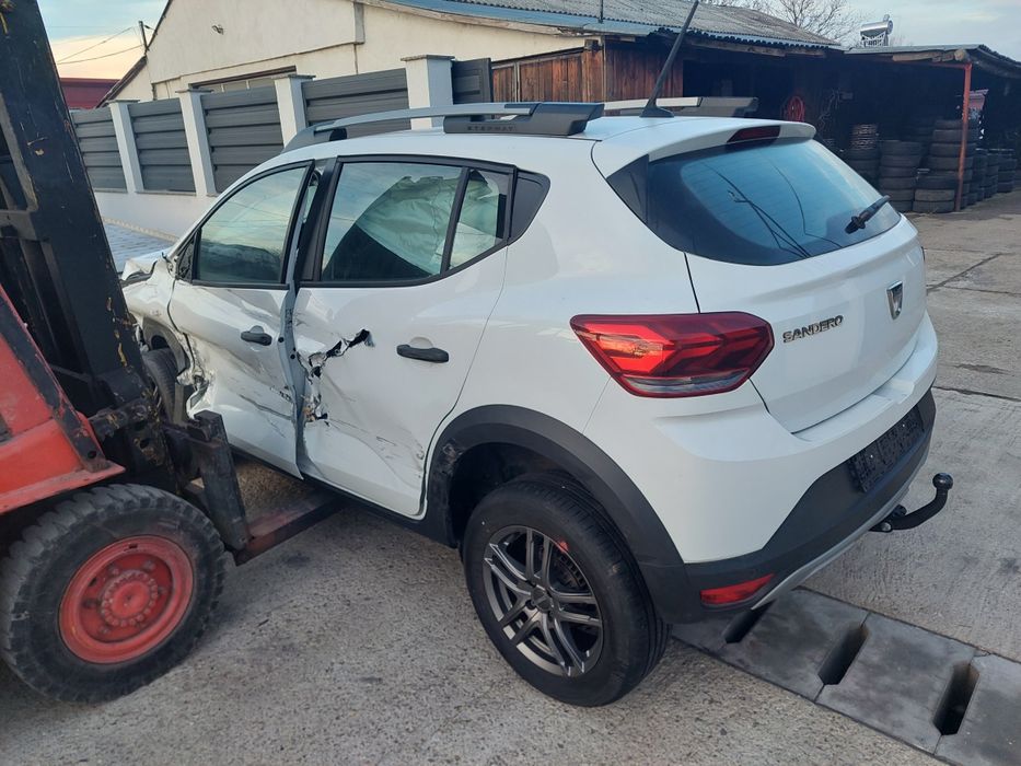 Haion Bara Spate Sandero Stepway 2022 Alb Leordeni • OLX.ro