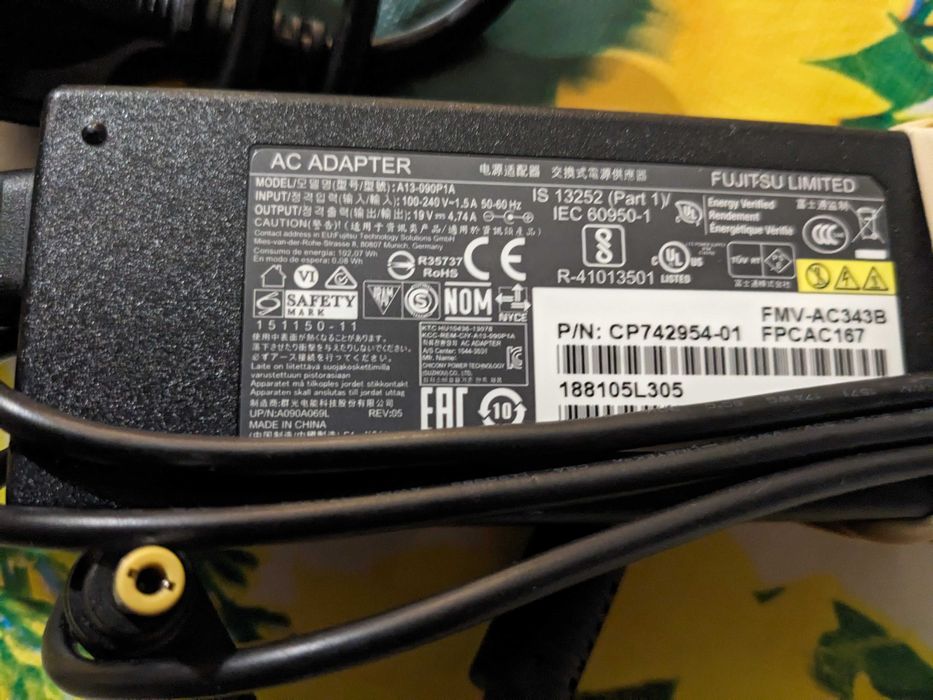 Fujitsu Esprimo Q9000 19V 4.74A 90W захранване, букса 5.5х2.5mm гр ...