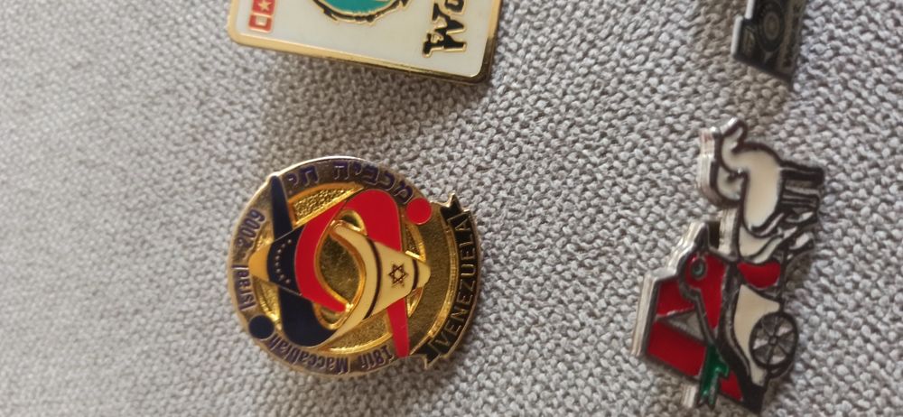 Insigne metalice pin Popoveni • OLX.ro