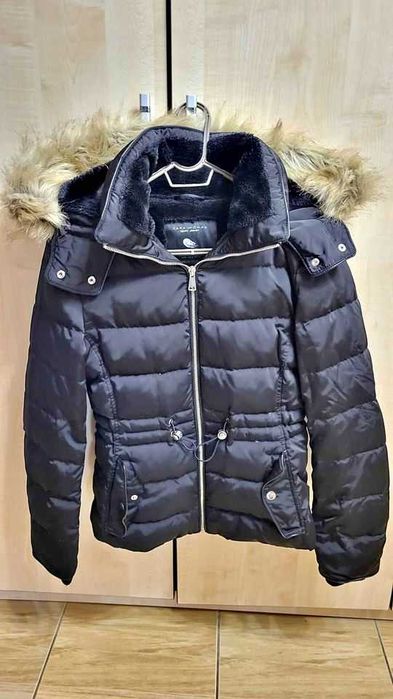 Geaca ZARA imblanita neagra cu blana TRANSPORT GRATUIT 2 Mai • OLX.ro