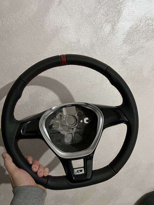 Volan Golf 5,6,7/Passat b6 etc. Bacau • OLX.ro