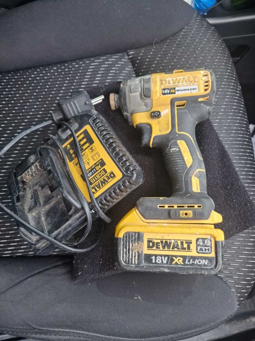 Filetanta impact DEWALT cu baterie si incarcator corp impact bormasina ...