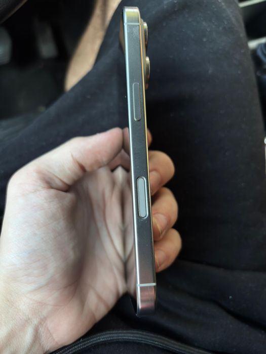 Vand iPhone 16 pro 128gb Natural titanium Bucuresti Sectorul 3 • OLX.ro