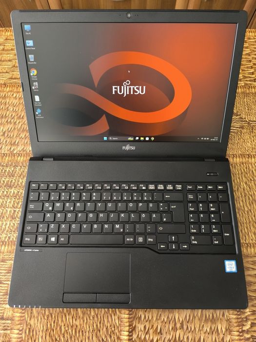 Laptop Fujitsu LifeBook 15.6" Full Hd Bacau • OLX.ro