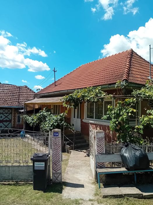 Vând casă la țară Benesat • OLX.ro