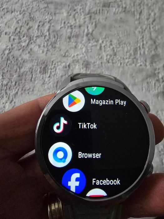 Smart watch cu cartela sim tik tok , Facebook, instagram YouTube etc ...