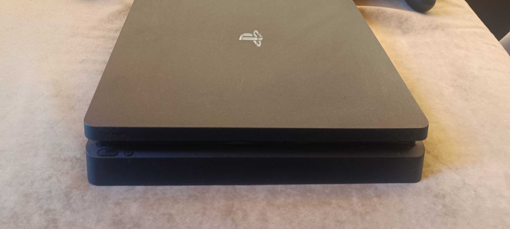 PS 4 slim 1 tb с 3 джойстика гр. Пловдив Тракия • OLX.bg