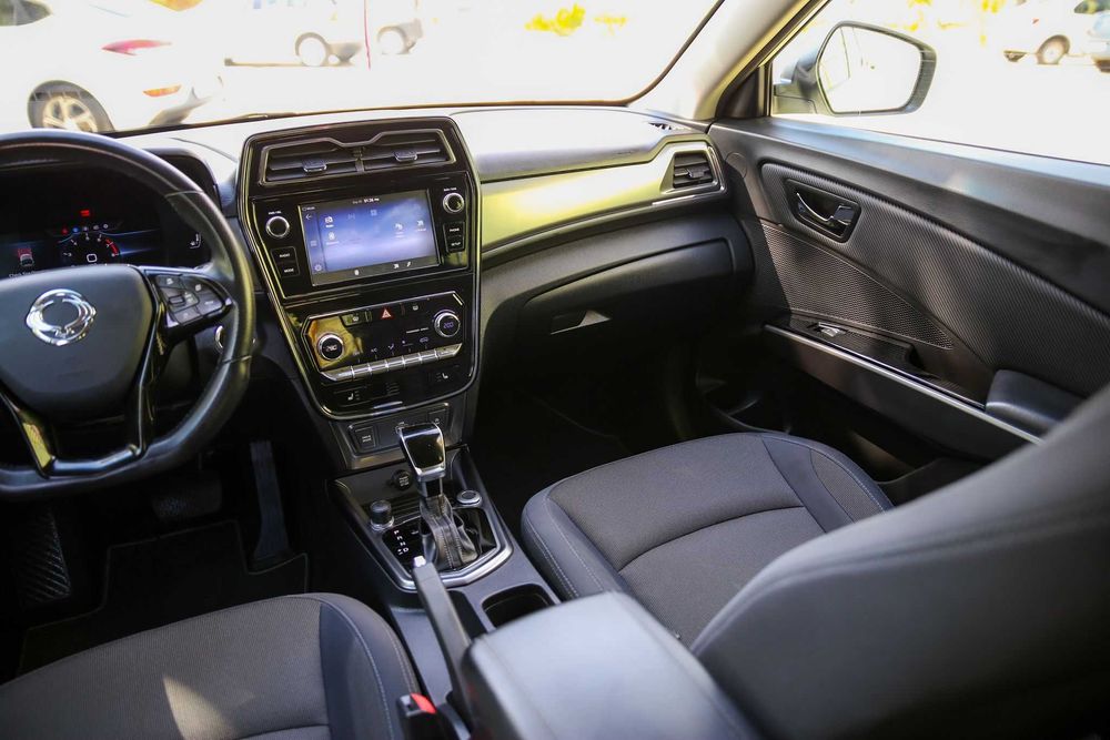 Vand auto SsangYong - model TIVOLI X150 DLX 1.5 GDI163HPFWDA6 Titu • OLX.ro