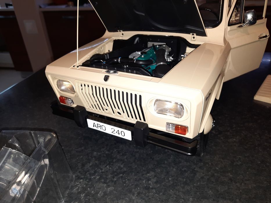 Macheta ARO 240 1/8 Galati • OLX.ro