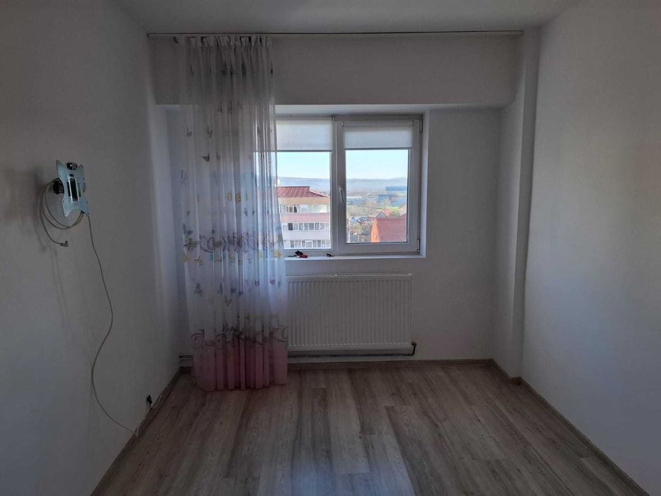 Vand apartament 3 camere Calea Bucuresti Targoviste • OLX.ro
