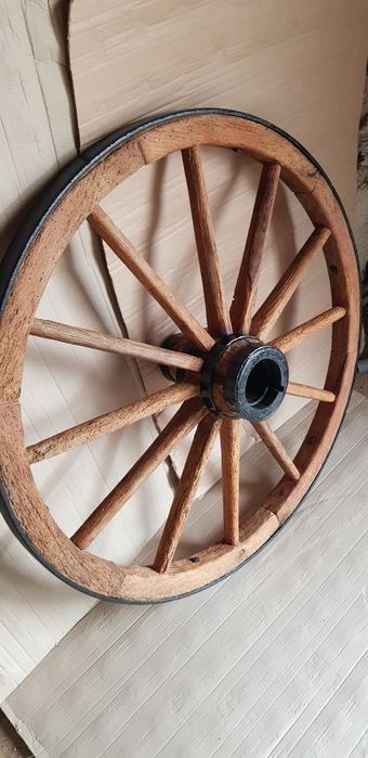Roata car vechi din lemn Binis • OLX.ro