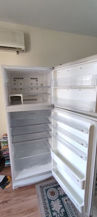 Хладилник с фризер SHARP гр. Варна Център • OLX.bg