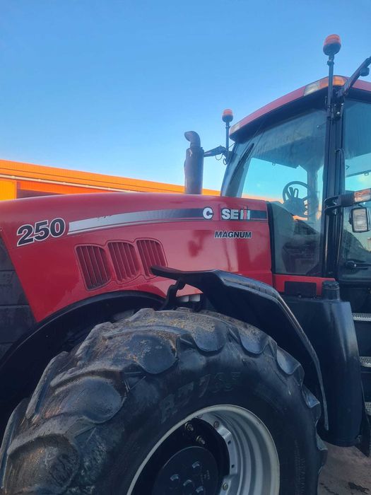 Tractor Magnum 250 Felnac • OLX.ro