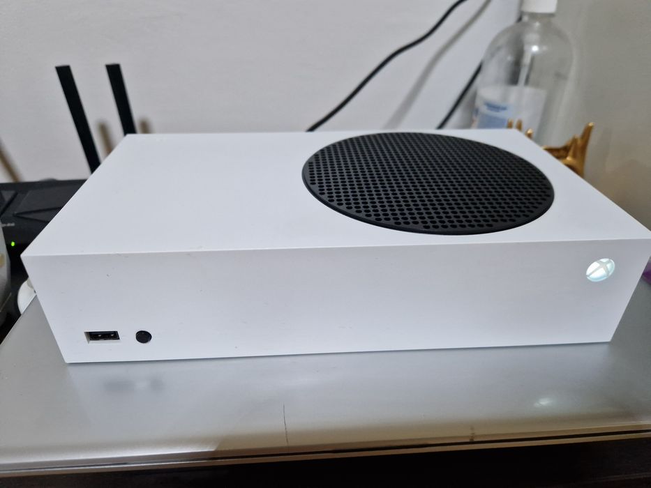 Xbox series S + FC 25 și 2 manete Bucuresti Sectorul 3 • OLX.ro