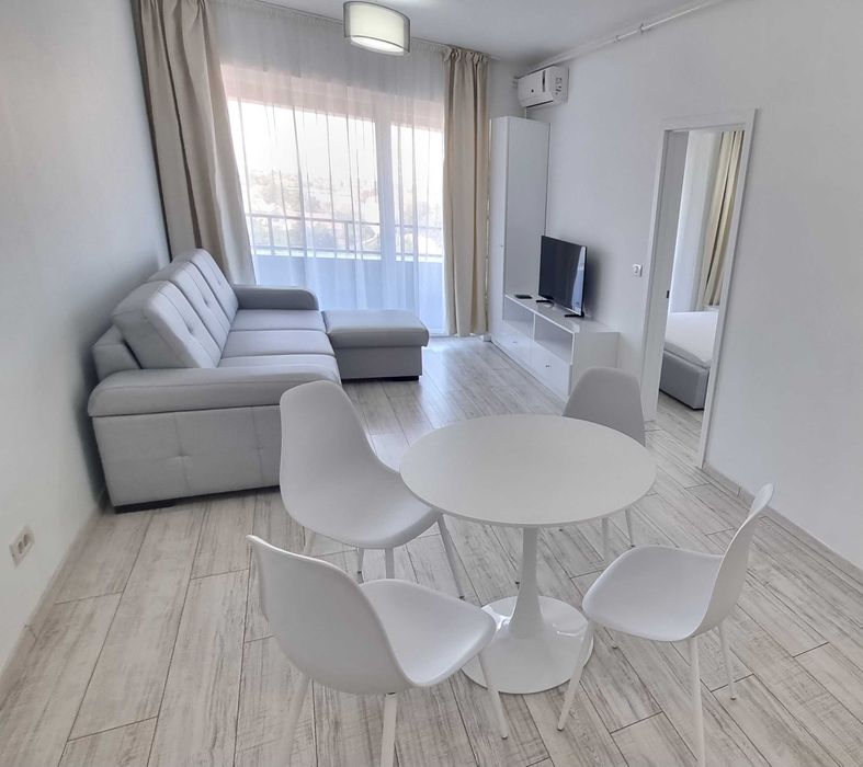 Închiriez ap 2 camere Arad Adora Park lângă Universitatea de Medicina ...